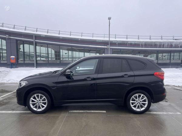 Black BMW X1 2020 in Vilnius, with an engine capacity of 2.00 L and mileage of 135 thousand km for 21417 €, photo 8 on AUTOMOTO.COM.LV