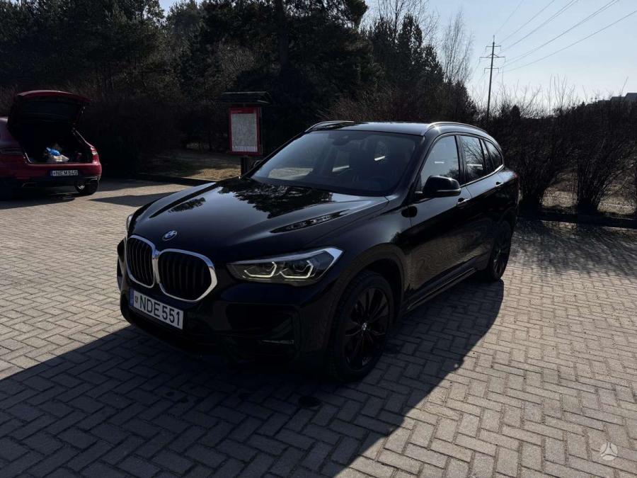 Black BMW X1 2020 in Vilnius, with an engine capacity of 2.00 L and mileage of 193 thousand km for 18500 €, photo 1 on AUTOMOTO.COM.LV