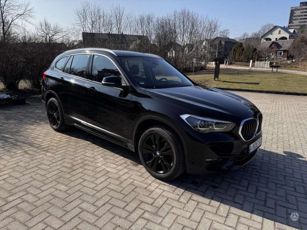 Black BMW X1 2020 in Vilnius, with an engine capacity of 2.00 L and mileage of 193 thousand km for 18500 €, photo 2 on AUTOMOTO.COM.LV