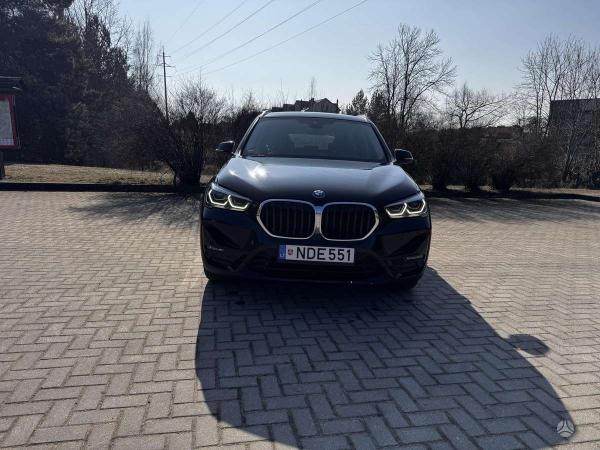 Black BMW X1 2020 in Vilnius, with an engine capacity of 2.00 L and mileage of 193 thousand km for 18500 €, photo 3 on AUTOMOTO.COM.LV