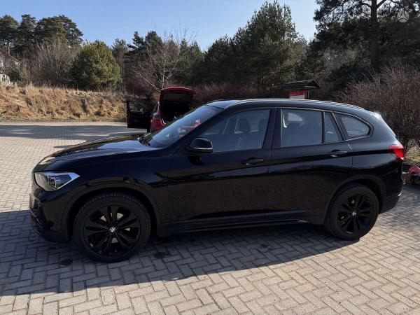 Black BMW X1 2020 in Vilnius, with an engine capacity of 2.00 L and mileage of 193 thousand km for 18500 €, photo 4 on AUTOMOTO.COM.LV