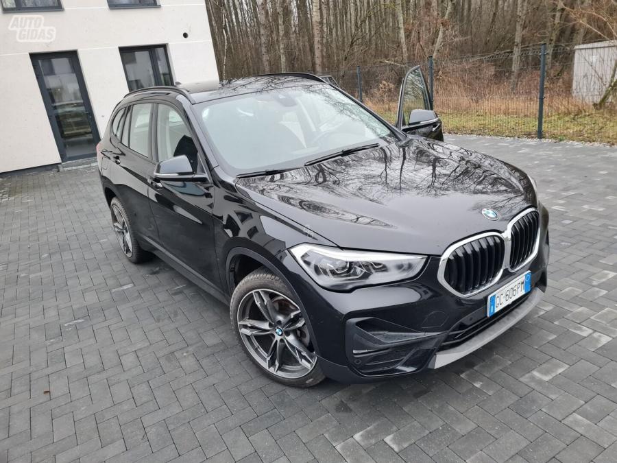 Black BMW X1 2020 in Kaunas, with an engine capacity of 1.50 L and mileage of 182 thousand km for 14000 €, photo 1 on AUTOMOTO.COM.LV