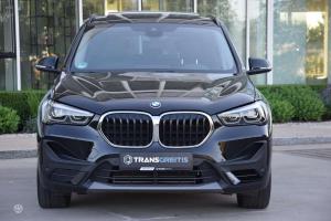 Black BMW X1 2020 in Vilnius, with an engine capacity of 1.50 L and mileage of 212 thousand km for 17999 €, photo 3 on AUTOMOTO.COM.LV