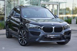 Black BMW X1 2020 in Vilnius, with an engine capacity of 1.50 L and mileage of 212 thousand km for 17999 €, photo 4 on AUTOMOTO.COM.LV