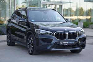 Black BMW X1 2020 in Vilnius, with an engine capacity of 1.50 L and mileage of 212 thousand km for 17999 €, photo 5 on AUTOMOTO.COM.LV