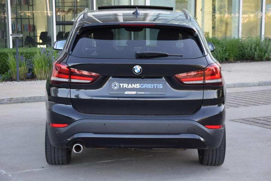 Black BMW X1 2020 in Vilnius, with an engine capacity of 1.50 L and mileage of 212 thousand km for 17999 €, photo 9 on AUTOMOTO.COM.LV
