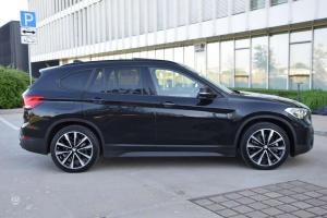 Black BMW X1 2020 in Vilnius, with an engine capacity of 1.50 L and mileage of 212 thousand km for 17999 €, photo 12 on AUTOMOTO.COM.LV