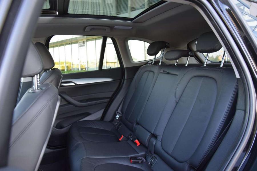 Black BMW X1 2020 in Vilnius, with an engine capacity of 1.50 L and mileage of 212 thousand km for 17999 €, photo 25 on AUTOMOTO.COM.LV