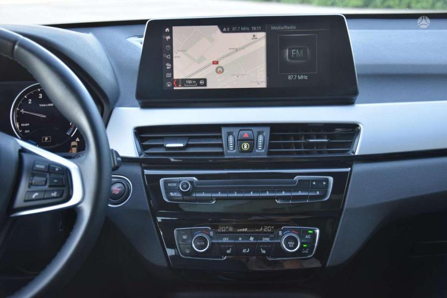Black BMW X1 2020 in Vilnius, with an engine capacity of 1.50 L and mileage of 212 thousand km for 17999 €, photo 26 on AUTOMOTO.COM.LV