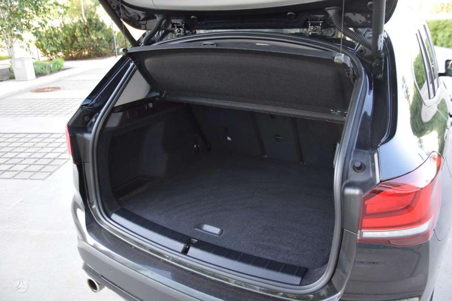 Black BMW X1 2020 in Vilnius, with an engine capacity of 1.50 L and mileage of 212 thousand km for 17999 €, photo 32 on AUTOMOTO.COM.LV