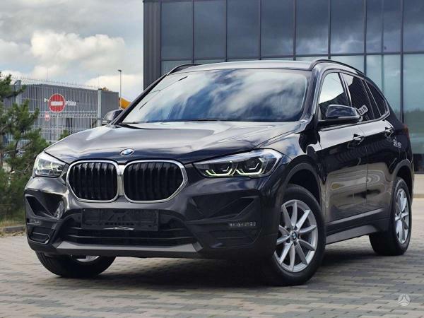 Black BMW X1 2020 in Siauliai, with an engine capacity of 2.00 L and mileage of 242 thousand km for 16550 €, photo 3 on AUTOMOTO.COM.LV