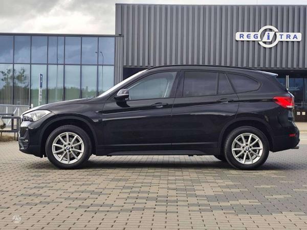 Black BMW X1 2020 in Siauliai, with an engine capacity of 2.00 L and mileage of 242 thousand km for 16550 €, photo 4 on AUTOMOTO.COM.LV