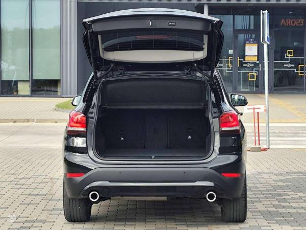 Black BMW X1 2020 in Siauliai, with an engine capacity of 2.00 L and mileage of 242 thousand km for 16550 €, photo 7 on AUTOMOTO.COM.LV