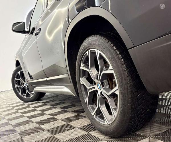 Black BMW X1 2020 in Marijampole, with an engine capacity of 2.00 L and mileage of 109 thousand km for 17450 €, photo 3 on AUTOMOTO.COM.LV