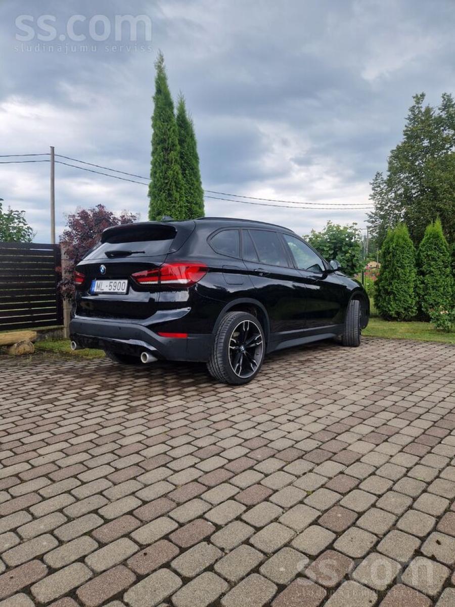 Black BMW X1 2020 in Riga, with an engine capacity of 2.00 L and mileage of 49 thousand km for 24400 €, photo 1 on AUTOMOTO.COM.LV