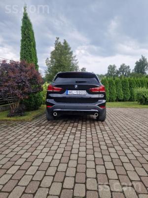 Black BMW X1 2020 in Riga, with an engine capacity of 2.00 L and mileage of 49 thousand km for 24400 €, photo 3 on AUTOMOTO.COM.LV