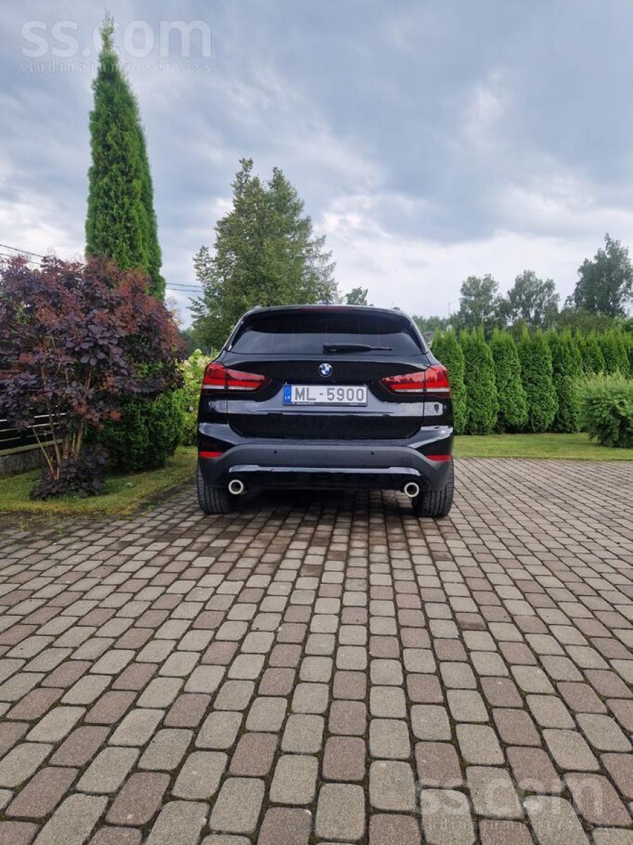 Black BMW X1 2020 in Riga, with an engine capacity of 2.00 L and mileage of 49 thousand km for 24400 €, photo 3 on AUTOMOTO.COM.LV