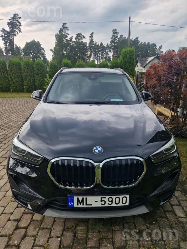 Black BMW X1 2020 in Riga, with an engine capacity of 2.00 L and mileage of 49 thousand km for 24400 €, photo 4 on AUTOMOTO.COM.LV