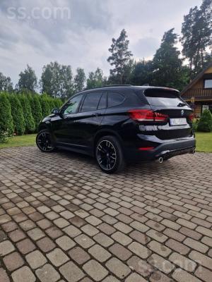 Black BMW X1 2020 in Riga, with an engine capacity of 2.00 L and mileage of 49 thousand km for 24400 €, photo 7 on AUTOMOTO.COM.LV