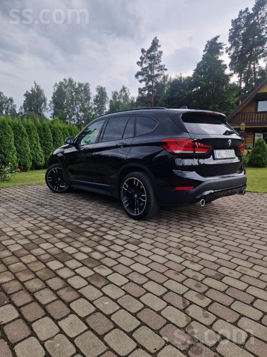 Black BMW X1 2020 in Riga, with an engine capacity of 2.00 L and mileage of 49 thousand km for 24400 €, photo 7 on AUTOMOTO.COM.LV