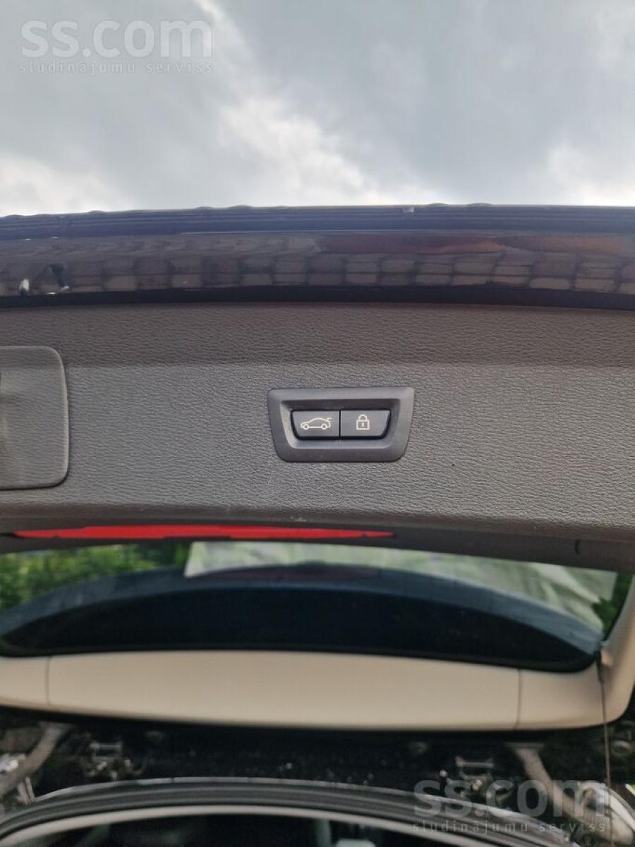 Black BMW X1 2020 in Riga, with an engine capacity of 2.00 L and mileage of 49 thousand km for 24400 €, photo 8 on AUTOMOTO.COM.LV