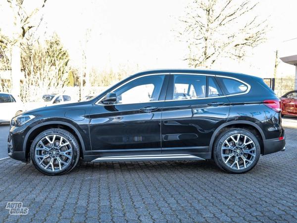 Melns BMW X1 2021 Kauņa, ar dzinēja tilpumu 1.50 L un nobraukumu 40 tūkst. km par 30056 €, foto 4 vietnē AUTOMOTO.COM.LV