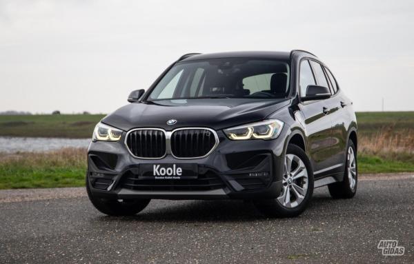 Black BMW X1 2021 in Kaunas, with an engine capacity of 1.50 L and mileage of 91 thousand km for 24409 €, photo 2 on AUTOMOTO.COM.LV