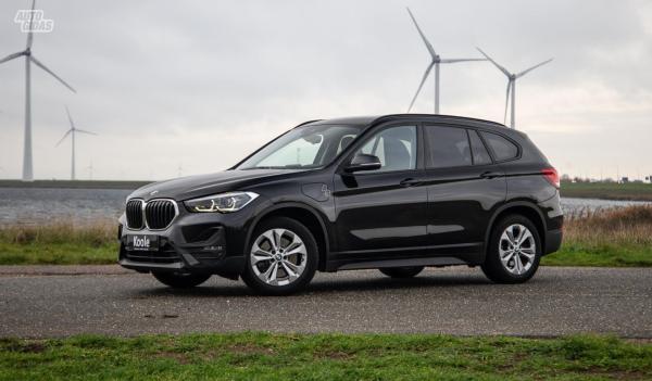 Black BMW X1 2021 in Kaunas, with an engine capacity of 1.50 L and mileage of 91 thousand km for 24409 €, photo 3 on AUTOMOTO.COM.LV