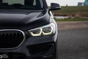 Black BMW X1 2021 in Kaunas, with an engine capacity of 1.50 L and mileage of 91 thousand km for 24409 €, photo 6 on AUTOMOTO.COM.LV