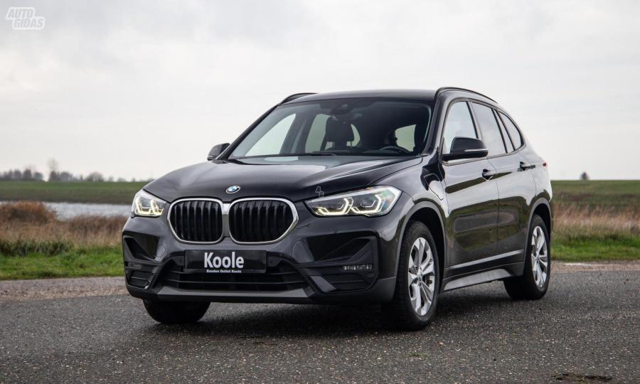 Black BMW X1 2021 in Kaunas, with an engine capacity of 1.50 L and mileage of 91 thousand km for 24409 €, photo 7 on AUTOMOTO.COM.LV
