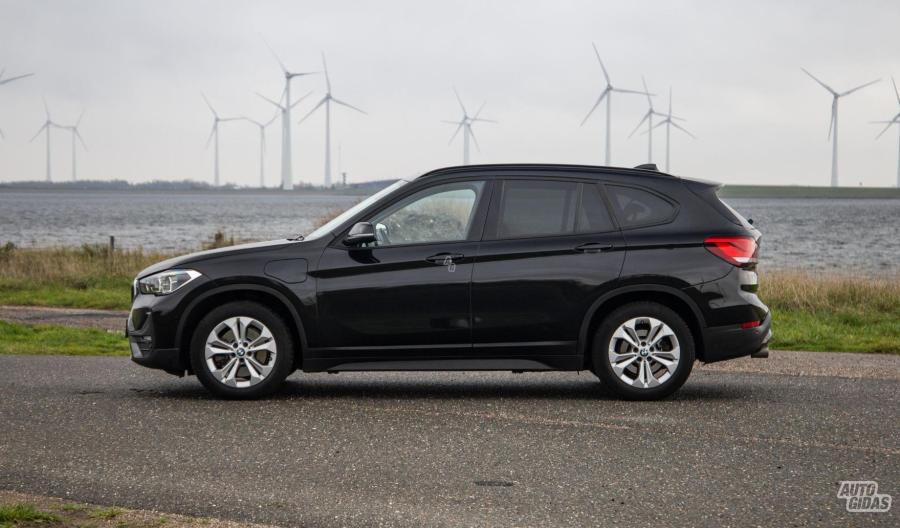 Black BMW X1 2021 in Kaunas, with an engine capacity of 1.50 L and mileage of 91 thousand km for 24409 €, photo 11 on AUTOMOTO.COM.LV