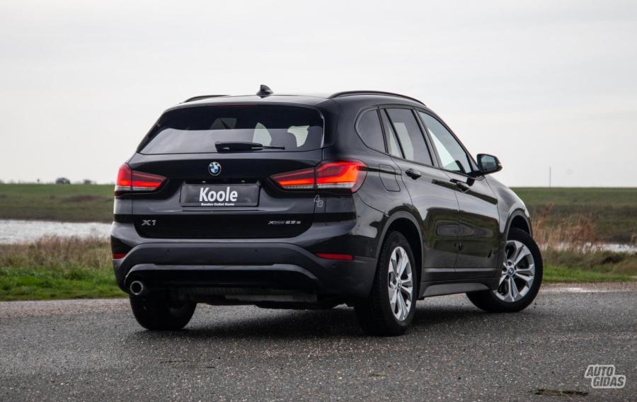 Black BMW X1 2021 in Kaunas, with an engine capacity of 1.50 L and mileage of 91 thousand km for 24409 €, photo 13 on AUTOMOTO.COM.LV
