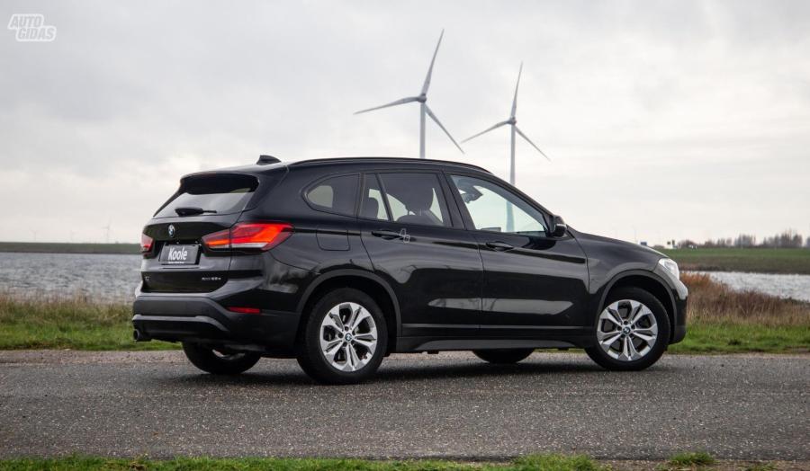 Black BMW X1 2021 in Kaunas, with an engine capacity of 1.50 L and mileage of 91 thousand km for 24409 €, photo 14 on AUTOMOTO.COM.LV