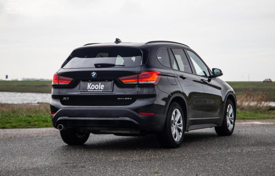 Black BMW X1 2021 in Kaunas, with an engine capacity of 1.50 L and mileage of 91 thousand km for 24409 €, photo 16 on AUTOMOTO.COM.LV