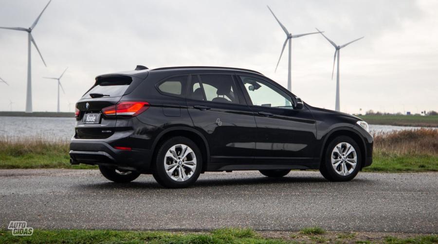 Black BMW X1 2021 in Kaunas, with an engine capacity of 1.50 L and mileage of 91 thousand km for 24409 €, photo 17 on AUTOMOTO.COM.LV
