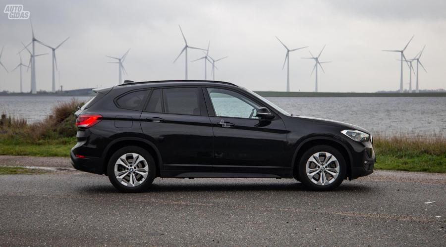 Black BMW X1 2021 in Kaunas, with an engine capacity of 1.50 L and mileage of 91 thousand km for 24409 €, photo 18 on AUTOMOTO.COM.LV