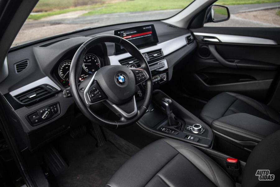 Black BMW X1 2021 in Kaunas, with an engine capacity of 1.50 L and mileage of 91 thousand km for 24409 €, photo 22 on AUTOMOTO.COM.LV