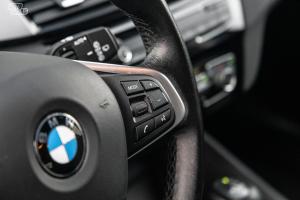 Black BMW X1 2021 in Kaunas, with an engine capacity of 1.50 L and mileage of 91 thousand km for 24409 €, photo 29 on AUTOMOTO.COM.LV