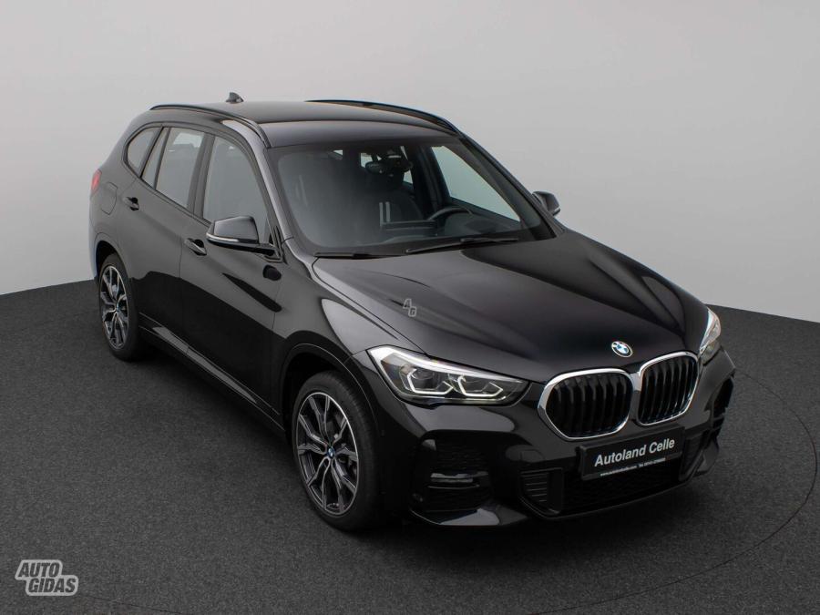 Black BMW X1 2021 in Kaunas, with an engine capacity of 1.50 L and mileage of 63 thousand km for 29609 €, photo 3 on AUTOMOTO.COM.LV