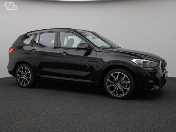 Melns BMW X1 2021 Kauņa, ar dzinēja tilpumu 1.50 L un nobraukumu 63 tūkst. km par 29609 €, foto 4 vietnē AUTOMOTO.COM.LV