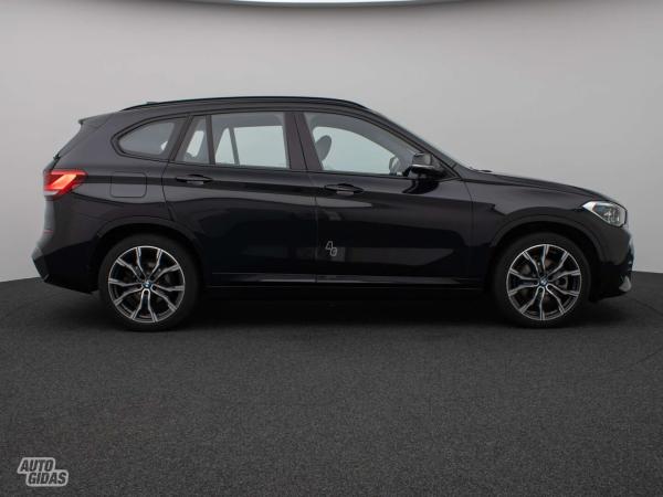 Melns BMW X1 2021 Kauņa, ar dzinēja tilpumu 1.50 L un nobraukumu 63 tūkst. km par 29609 €, foto 5 vietnē AUTOMOTO.COM.LV