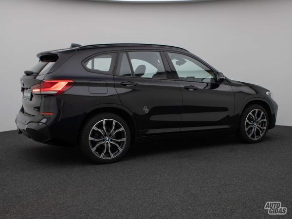 Melns BMW X1 2021 Kauņa, ar dzinēja tilpumu 1.50 L un nobraukumu 63 tūkst. km par 29609 €, foto 6 vietnē AUTOMOTO.COM.LV
