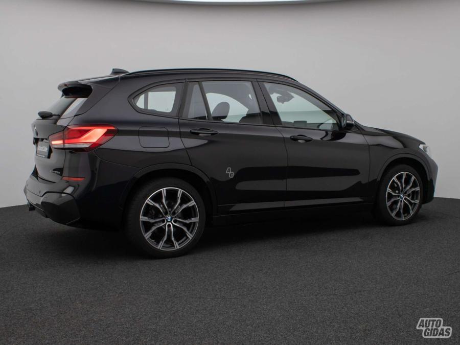 Black BMW X1 2021 in Kaunas, with an engine capacity of 1.50 L and mileage of 63 thousand km for 29609 €, photo 6 on AUTOMOTO.COM.LV