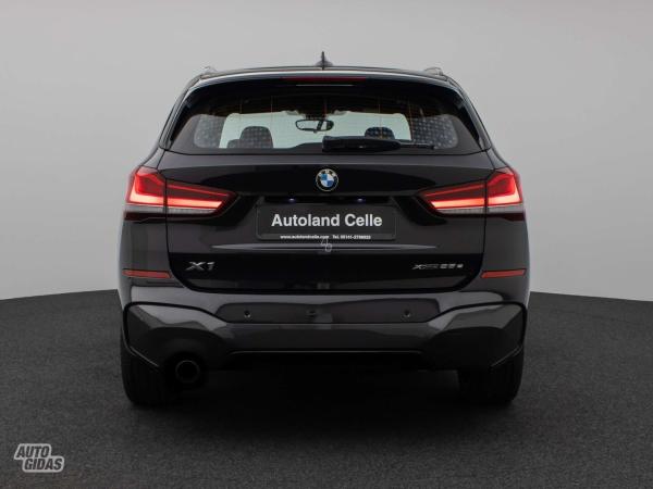 Melns BMW X1 2021 Kauņa, ar dzinēja tilpumu 1.50 L un nobraukumu 63 tūkst. km par 29609 €, foto 8 vietnē AUTOMOTO.COM.LV