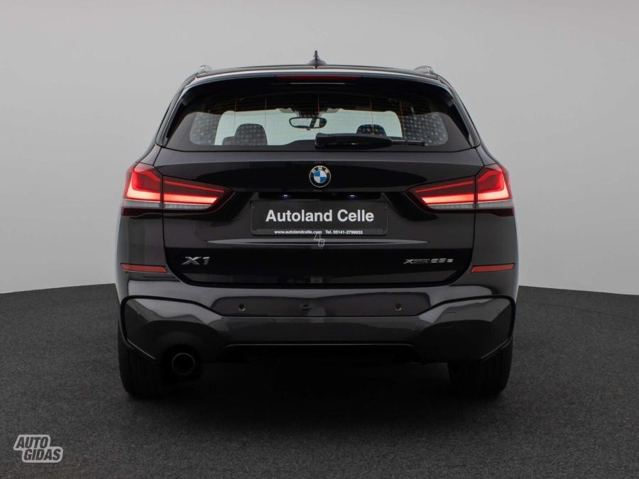 Black BMW X1 2021 in Kaunas, with an engine capacity of 1.50 L and mileage of 63 thousand km for 29609 €, photo 8 on AUTOMOTO.COM.LV