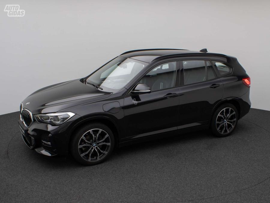 Black BMW X1 2021 in Kaunas, with an engine capacity of 1.50 L and mileage of 63 thousand km for 29609 €, photo 12 on AUTOMOTO.COM.LV