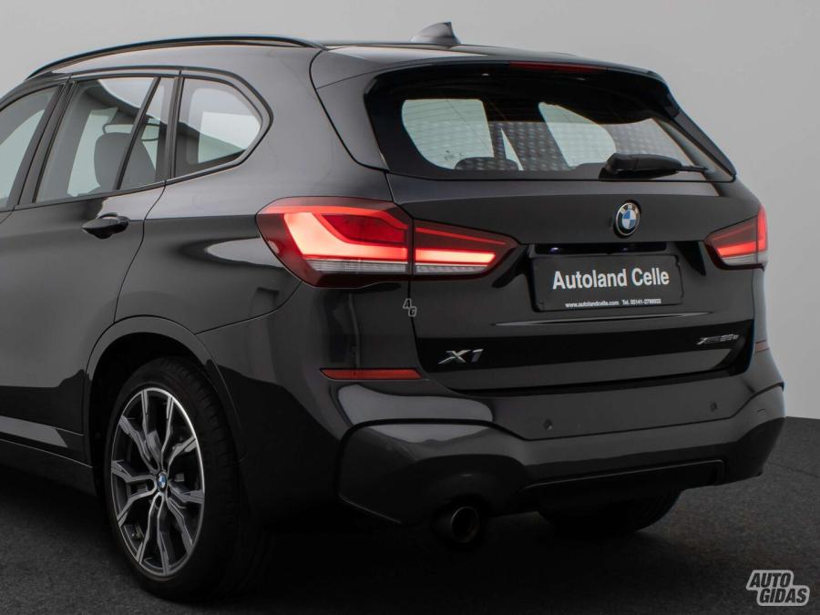 Black BMW X1 2021 in Kaunas, with an engine capacity of 1.50 L and mileage of 63 thousand km for 29609 €, photo 15 on AUTOMOTO.COM.LV