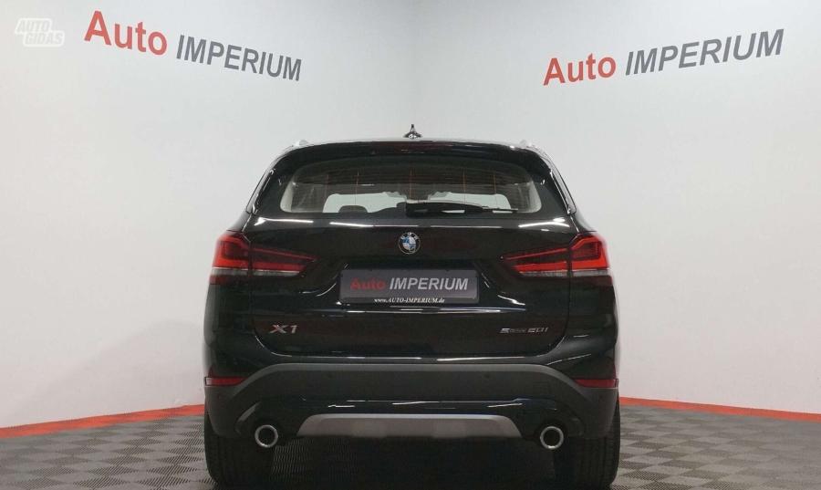 Black BMW X1 2021 in Kaunas, with an engine capacity of 2.00 L and mileage of 29 thousand km for 31742 €, photo 5 on AUTOMOTO.COM.LV
