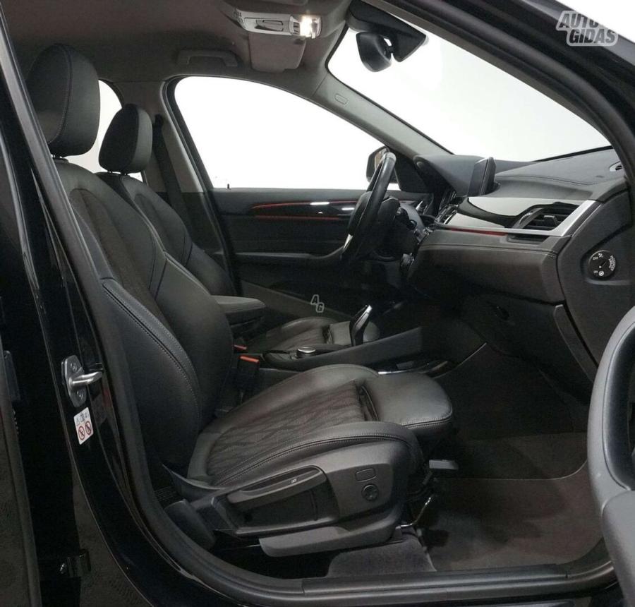 Black BMW X1 2021 in Kaunas, with an engine capacity of 2.00 L and mileage of 29 thousand km for 31742 €, photo 26 on AUTOMOTO.COM.LV