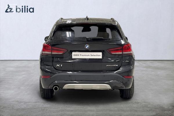 Melns BMW X1 2021 Kauņa, ar dzinēja tilpumu 0.00 L un nobraukumu 52 tūkst. km par 33139 €, foto 4 vietnē AUTOMOTO.COM.LV